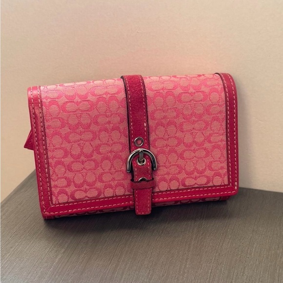 Coach | Bags | Coach Vintage Signature Micro C Pink Soho Hampton Wallet ...